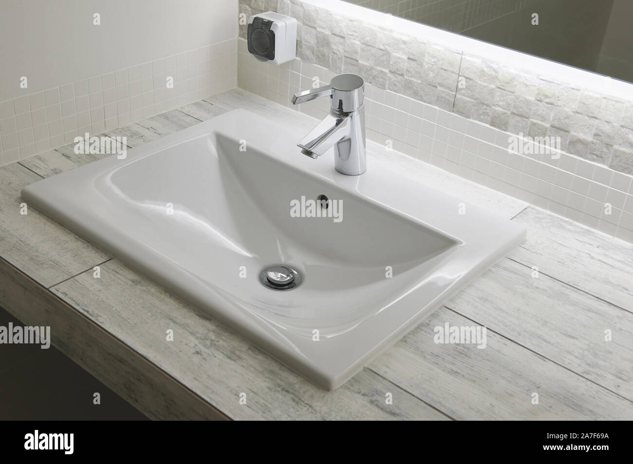 Bathroom tap close up side view. Modern clean sink Stock Photo - Alamy