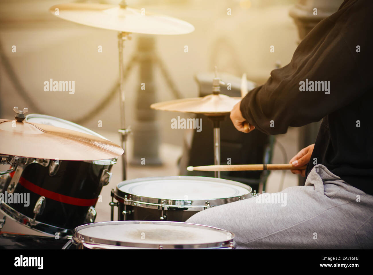 Drum kit hi-res stock photography and images - Alamy
