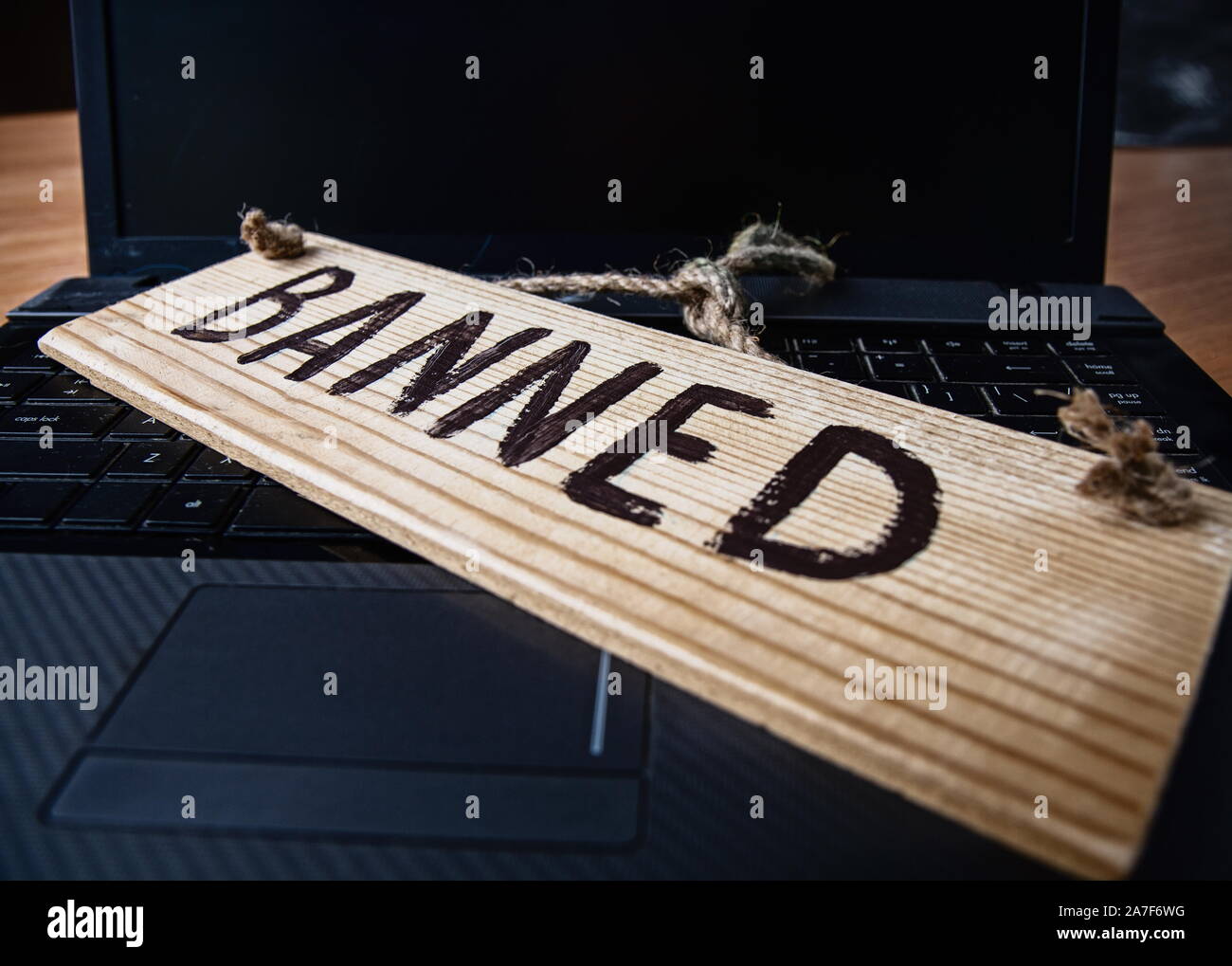 Laptop off sign hi-res stock photography and images - Alamy