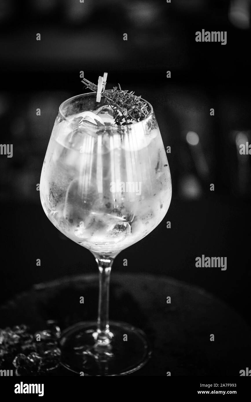 fresh gin tonic beverage with fruits & spices Stock Photo - Alamy