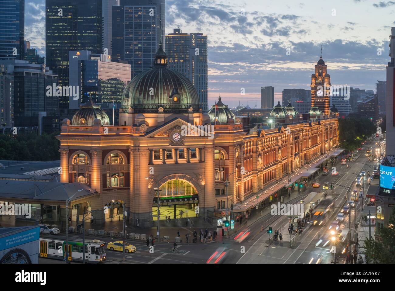 Sunset at Melbourne Flinders Street Railway Station Stock Photo - Alamy