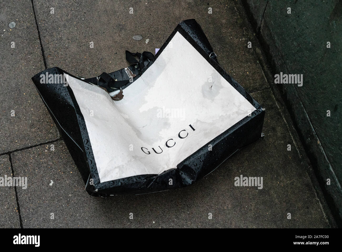 Dropped bag street hi-res stock photography and images - Alamy