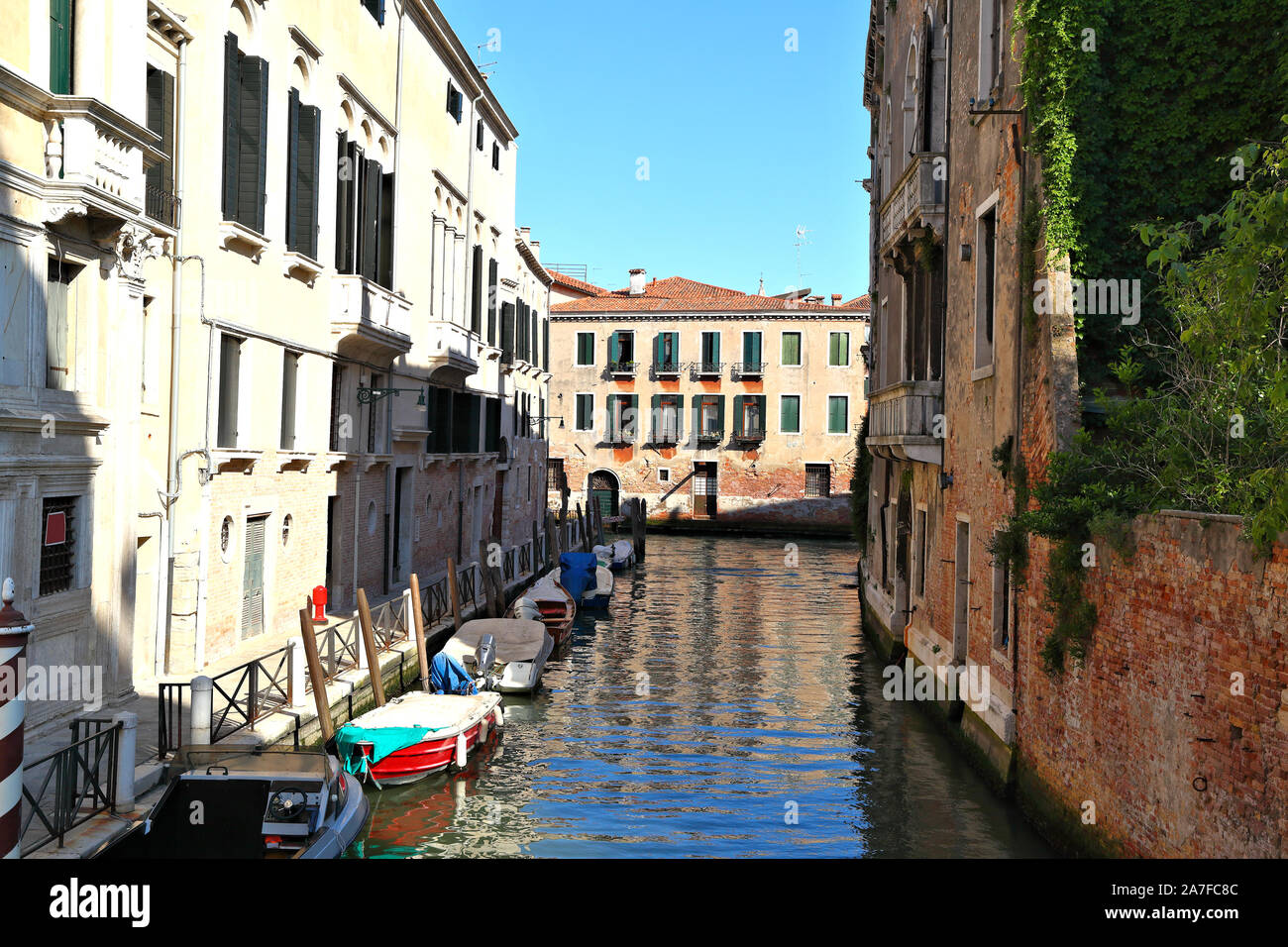 Canal inside a building hi-res stock photography and images - Alamy