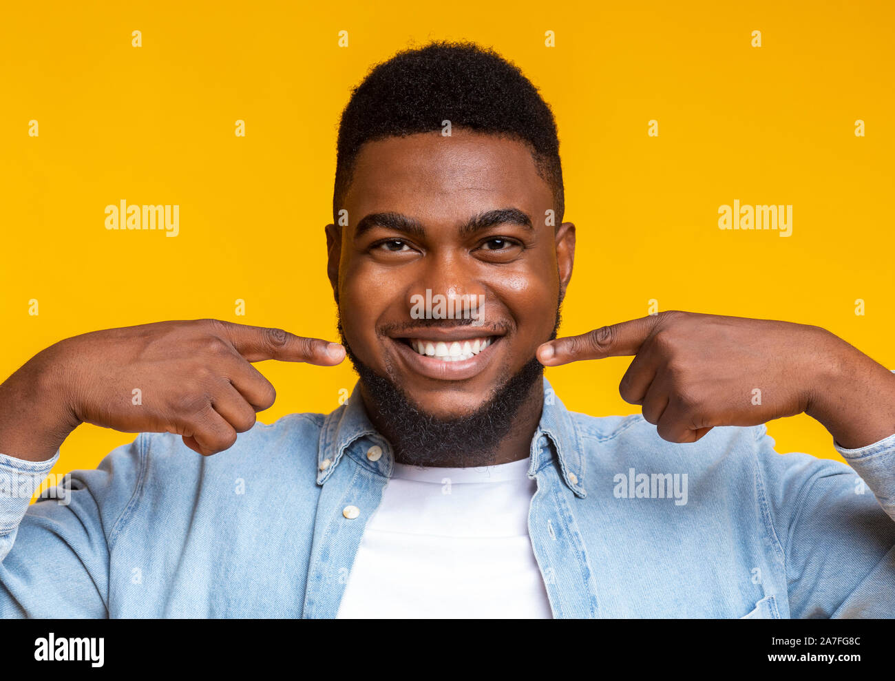 Studio handsome hi-res stock photography and images - Alamy