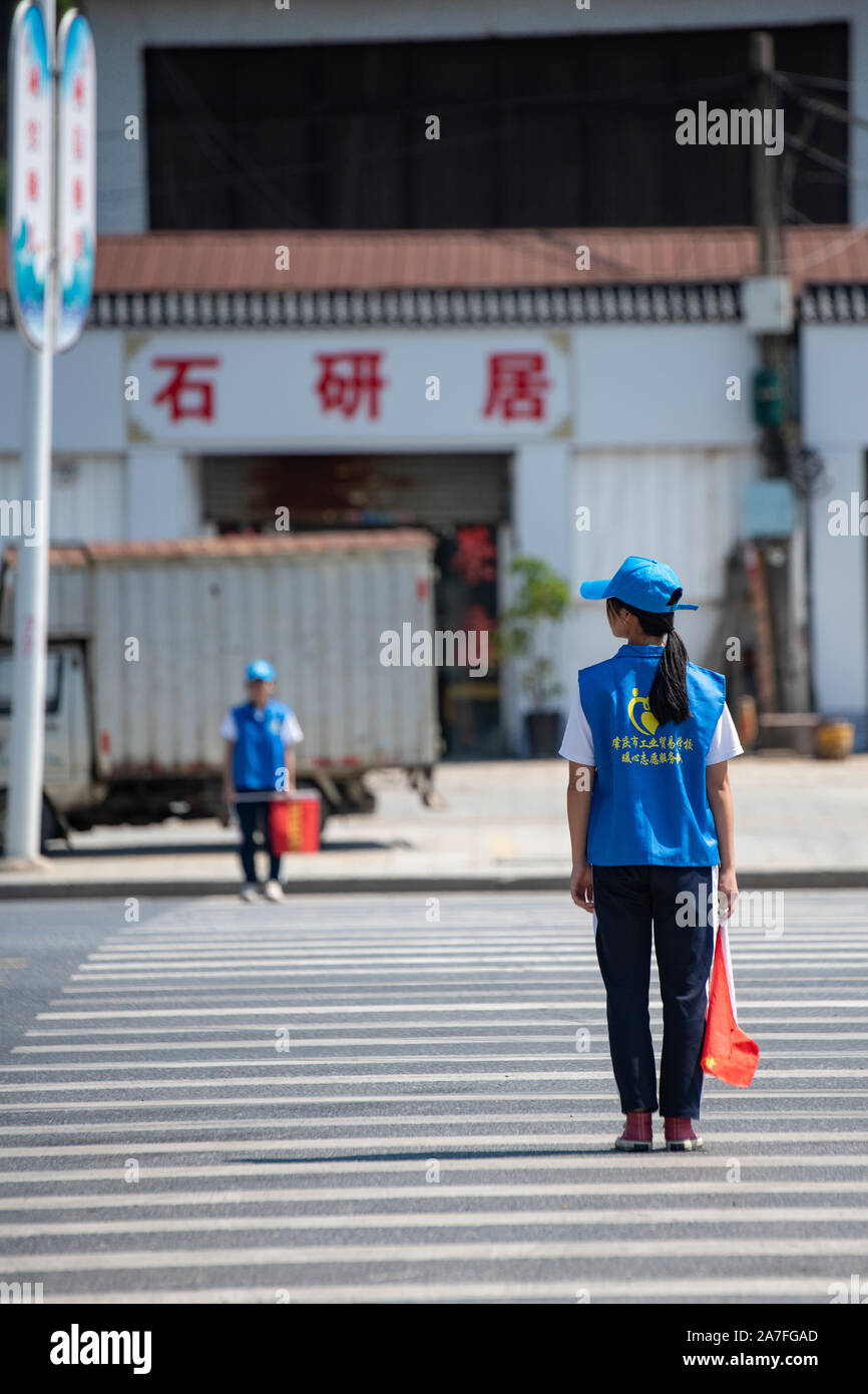 Kids zebra crossing hi-res stock photography and images - Alamy