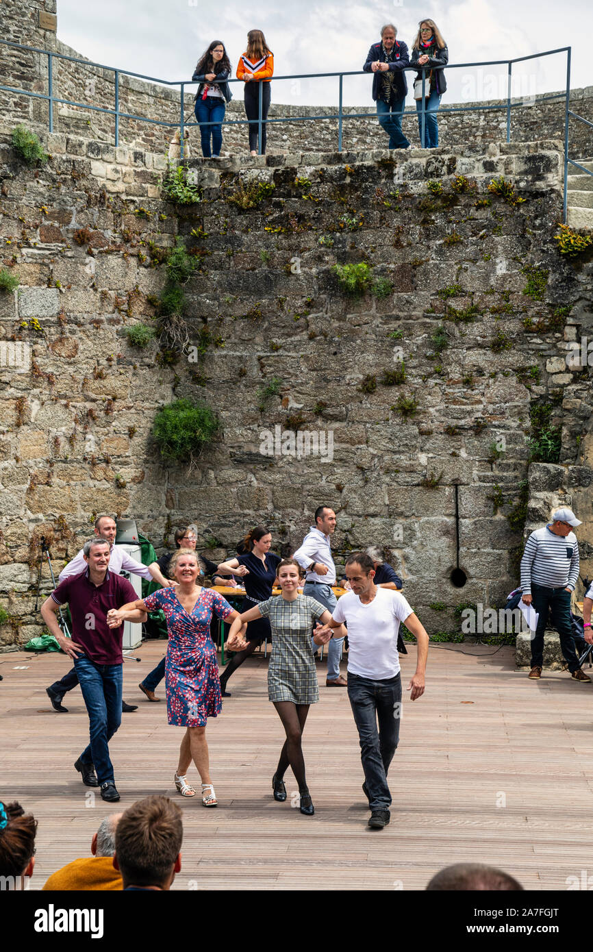 Brittany folk dancing hi-res stock photography and images - Alamy