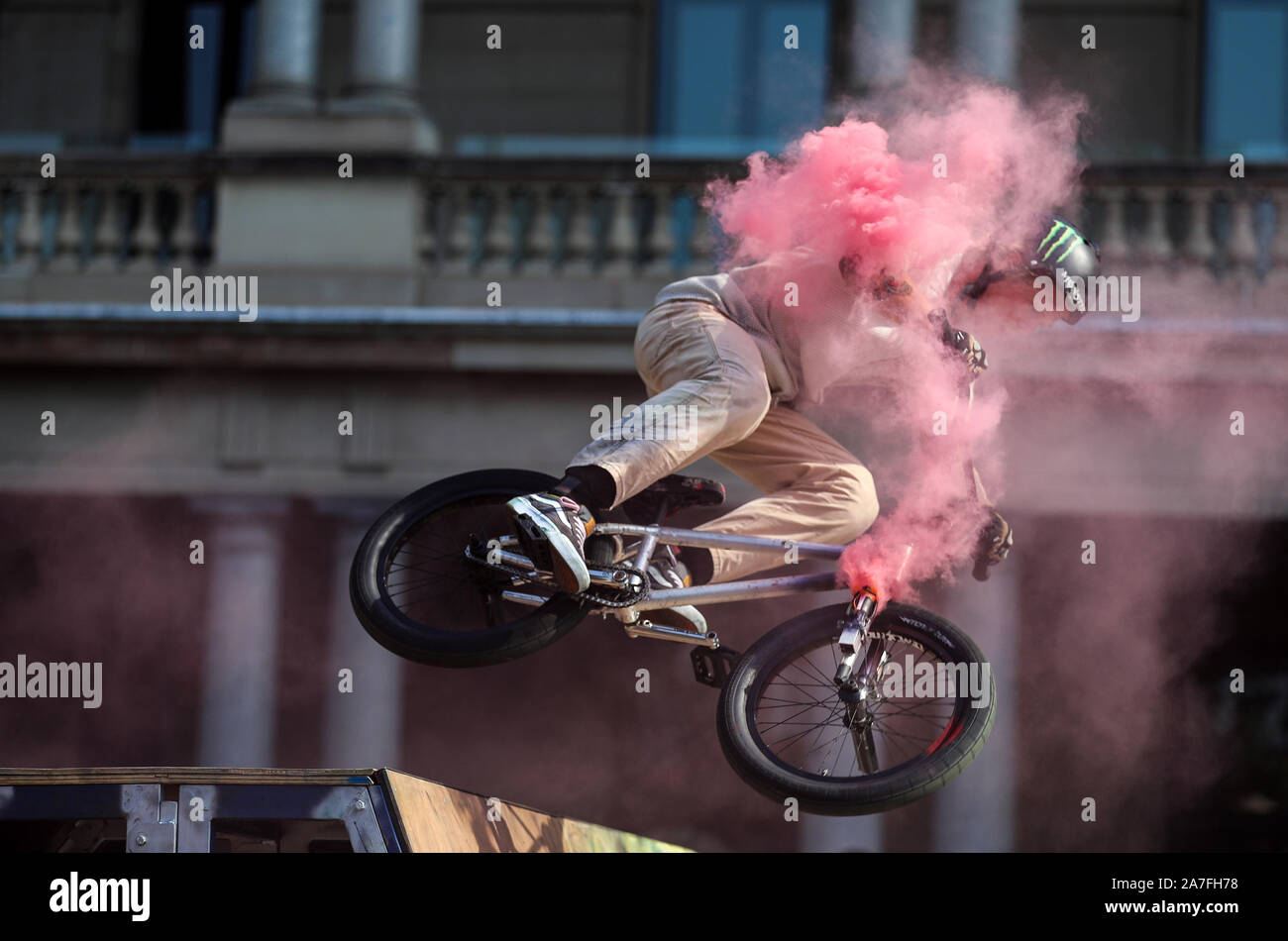 Sydney, Australia. 2nd Nov, 2019. A BMX athlete performs for Sydney's ...