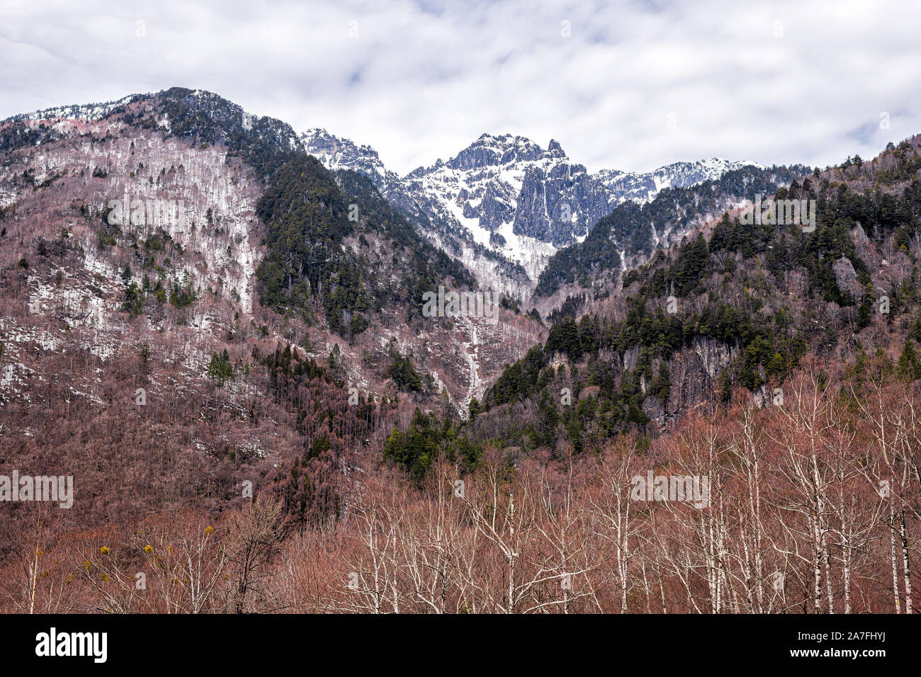 Mountain peak with snow in Okuhida Shinhotaka Ropeway in Gifu ...