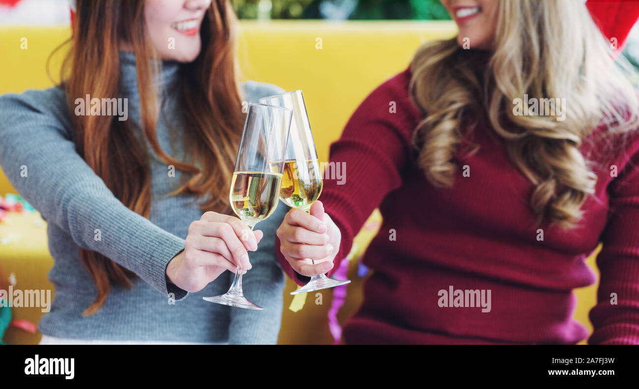 Two drunk women hi-res stock photography and images - Alamy
