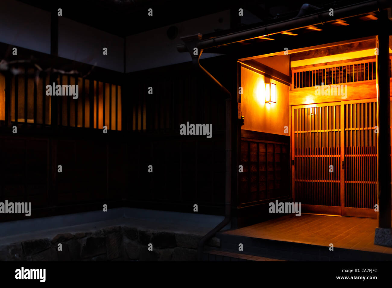 Japanese temple wooden door wall hi-res stock photography and images ...