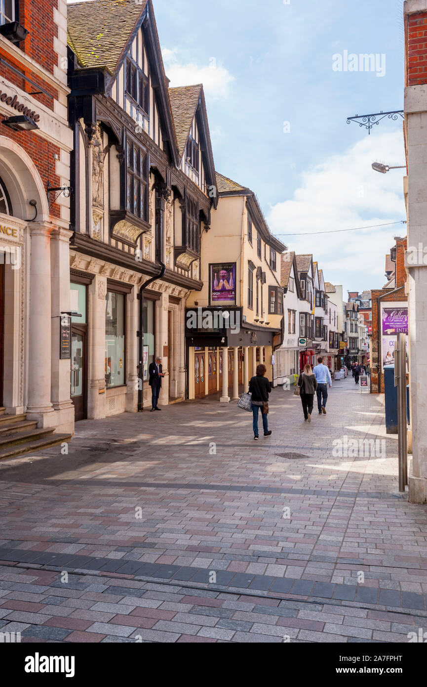 High street retail units hi-res stock photography and images - Alamy
