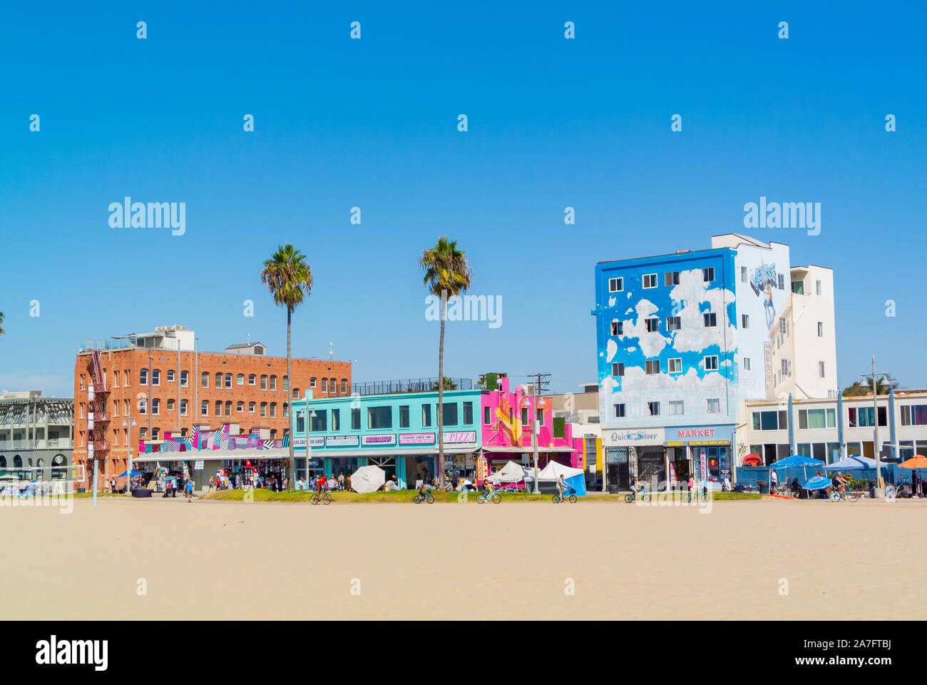 Beachside shops hi-res stock photography and images - Alamy