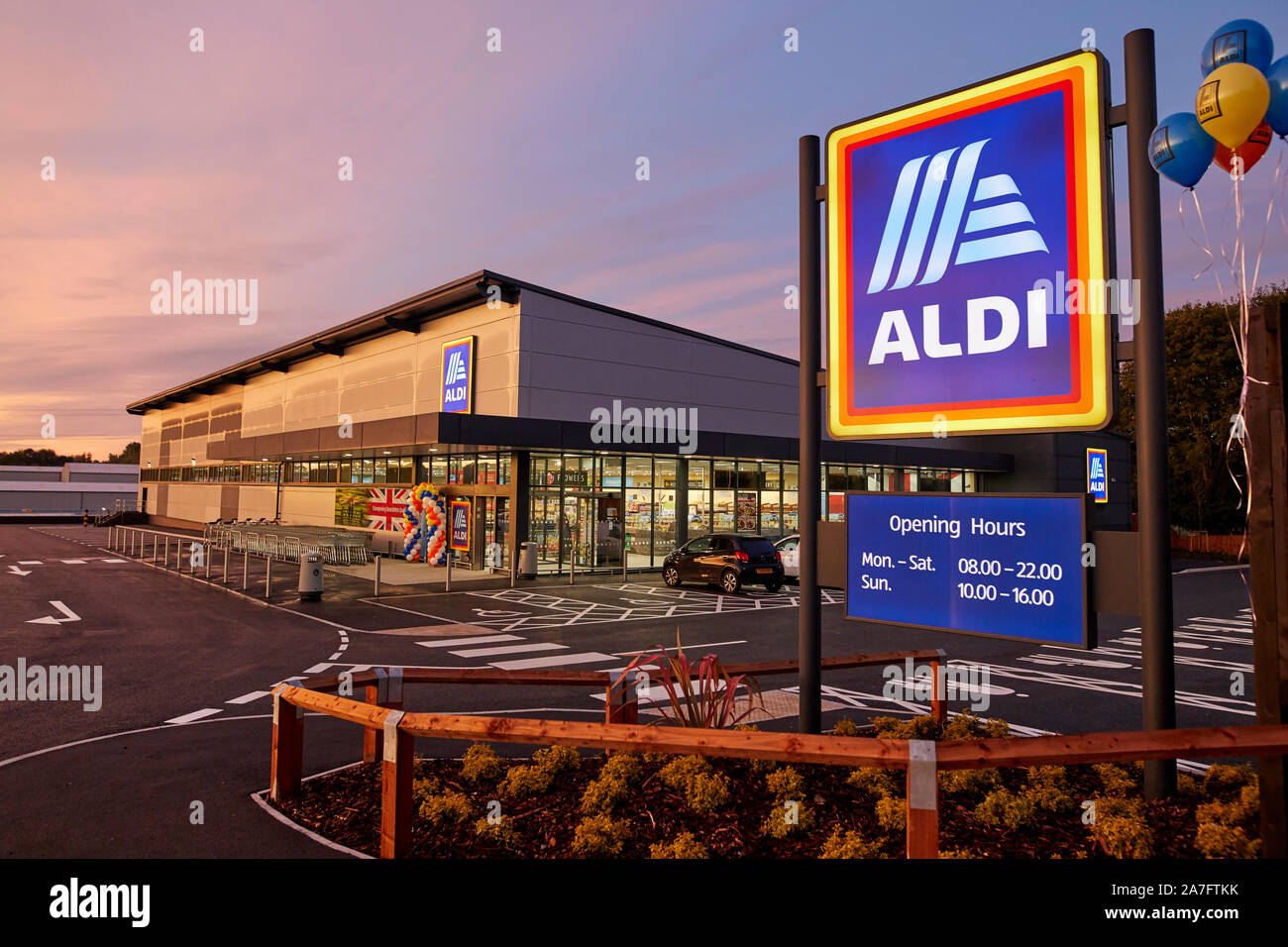 ALDI Leeming Land grand opening in Mansfield Stock Photo - Alamy