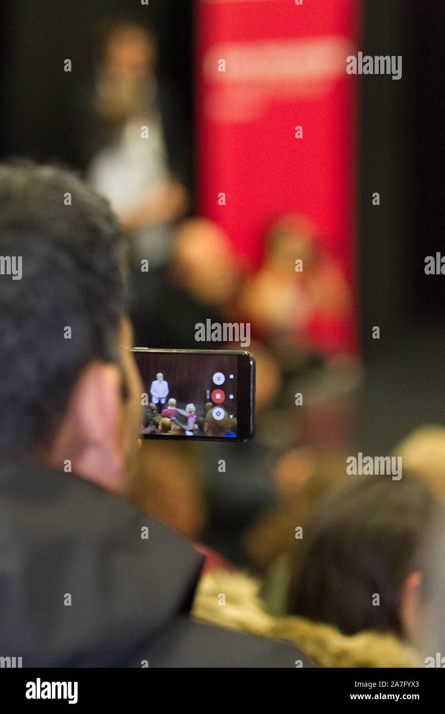 Labour supporter hi-res stock photography and images - Alamy