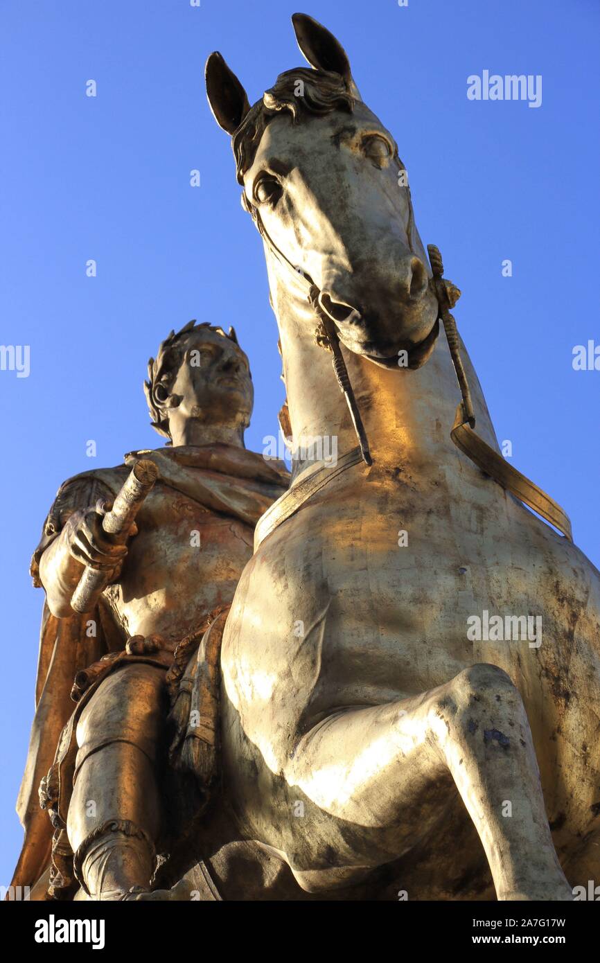 King Billy statue Stock Photo - Alamy