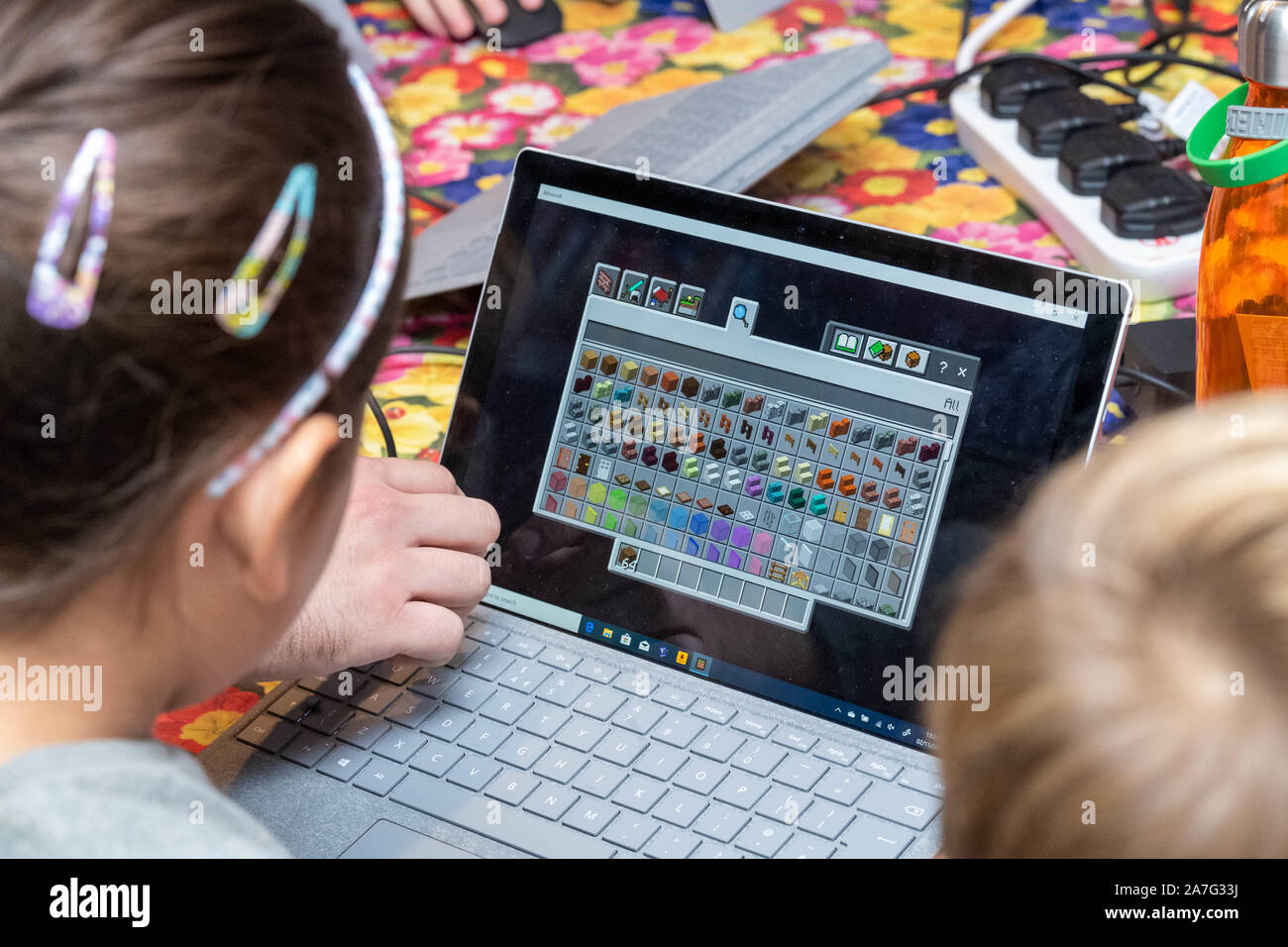 Children playing minecraft hi-res stock photography and images - Alamy