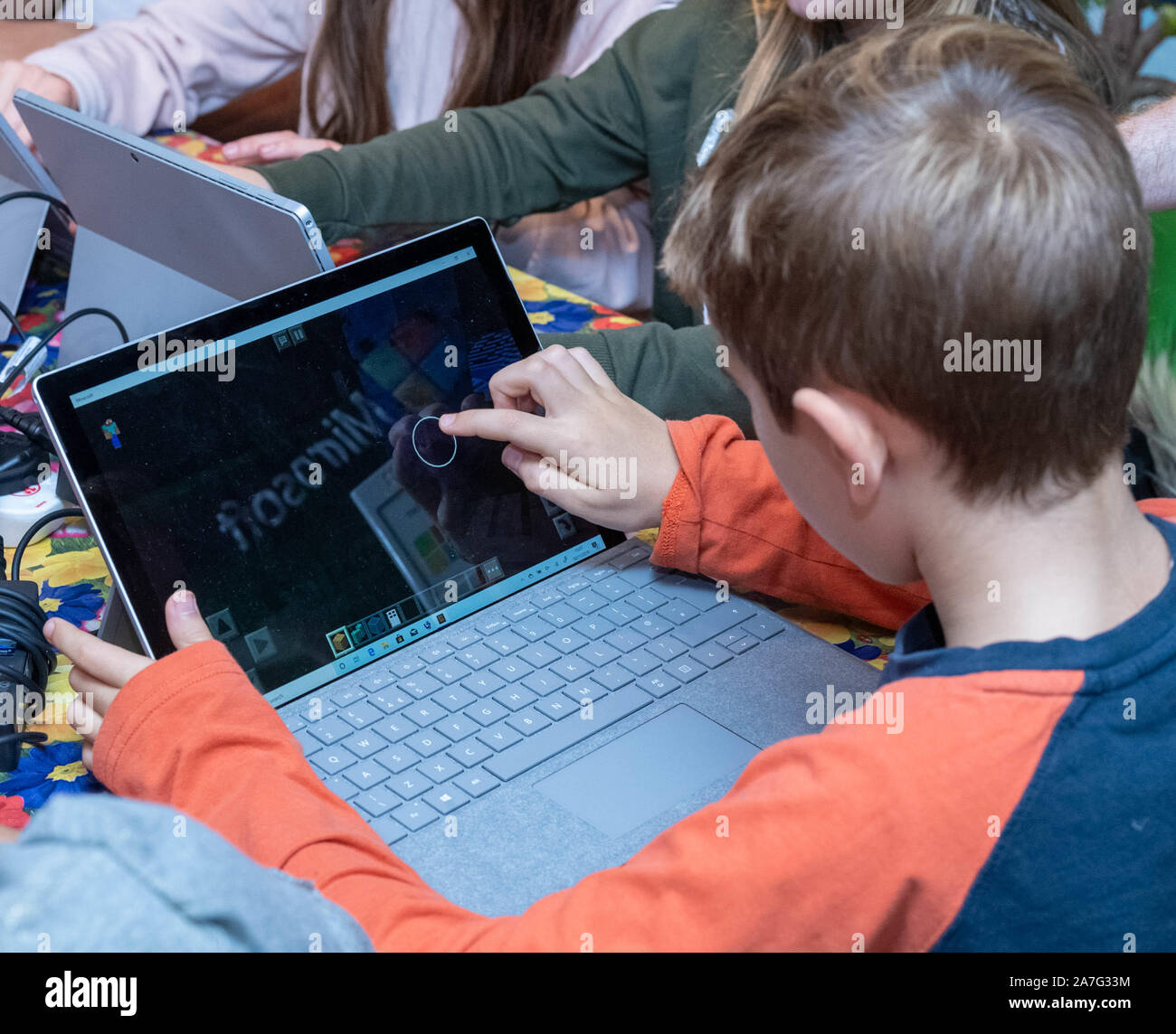 Children playing minecraft hi-res stock photography and images - Alamy