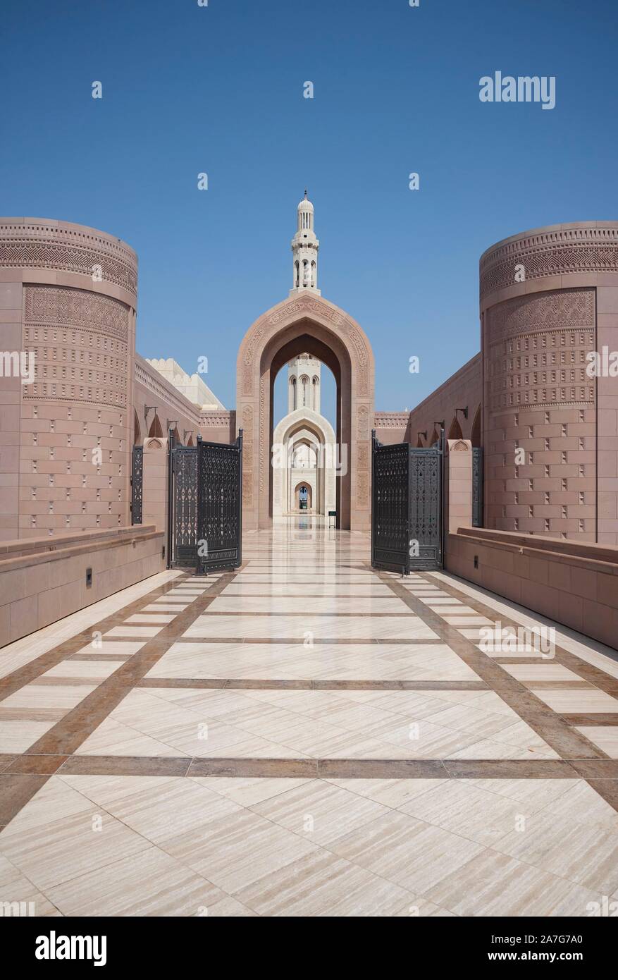 Great Sultan Qabus Mosque, Muscat, Oman Stock Photo - Alamy