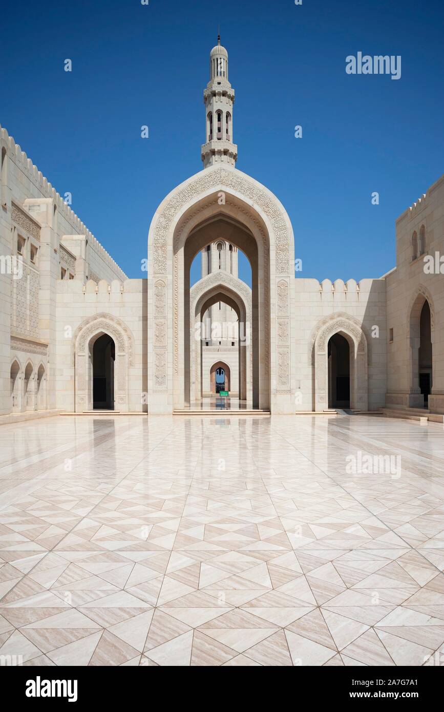 Great Sultan Qabus Mosque, Muscat, Oman Stock Photo - Alamy