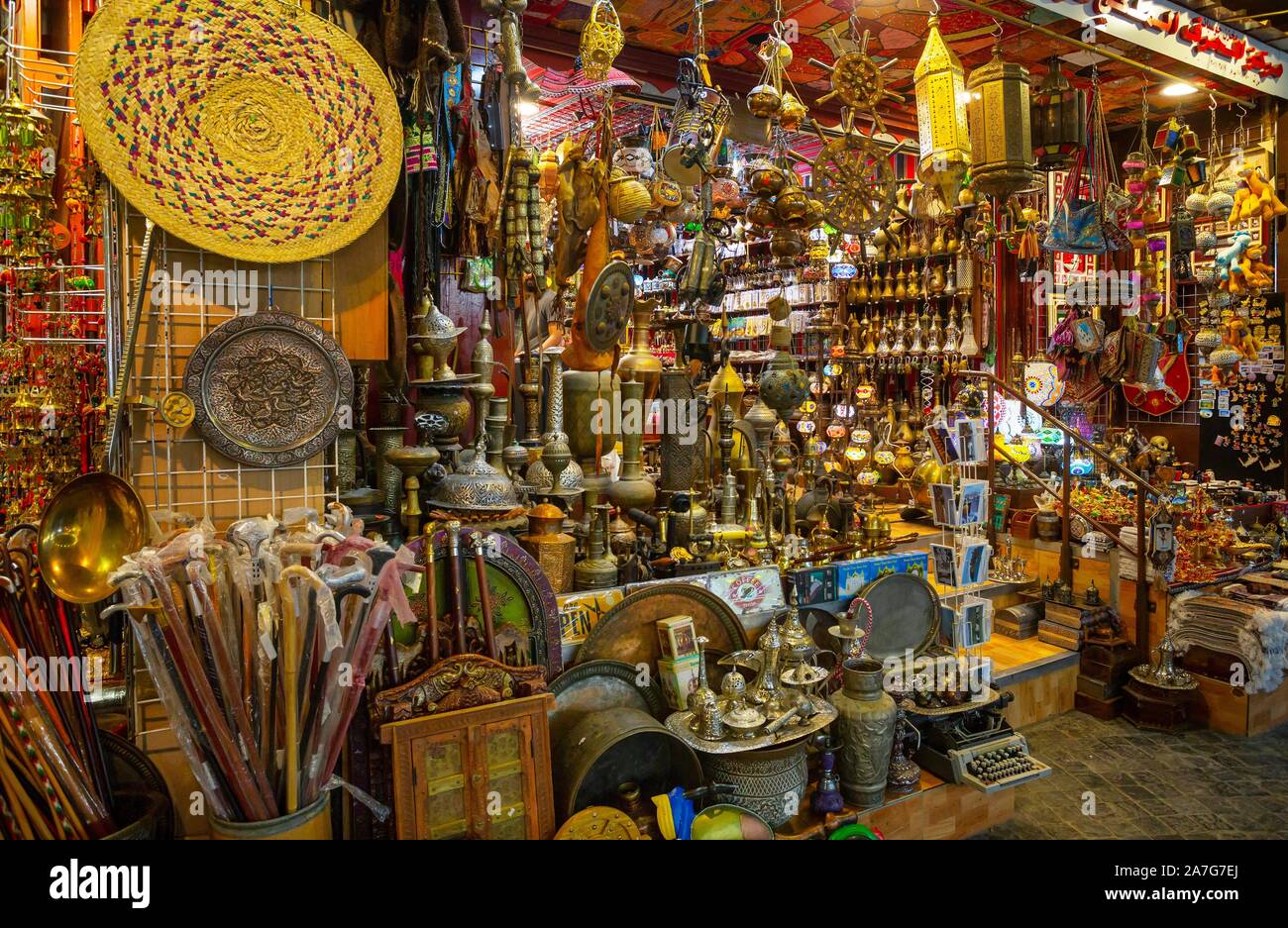 Mutrah Souq, Arab Market, Traditional Bazaar, Mutrah, Muscat, Oman Stock Photo - Alamy