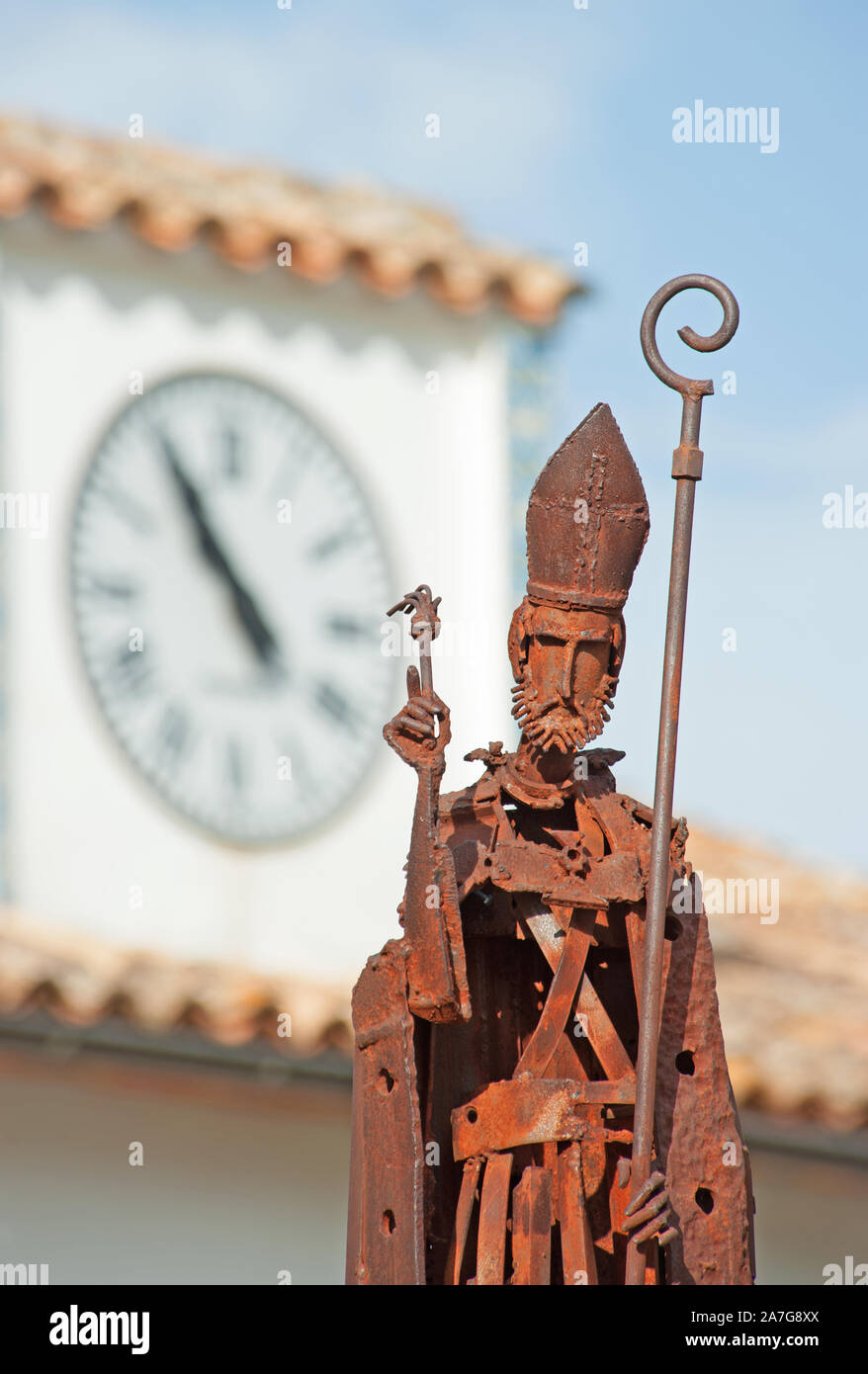 Statue clock hi-res stock photography and images - Alamy