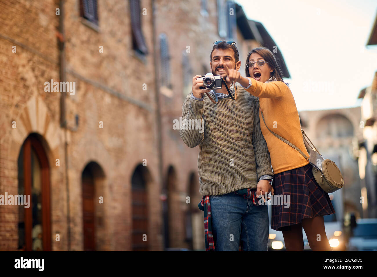 Happy lovers hi-res stock photography and images - Alamy