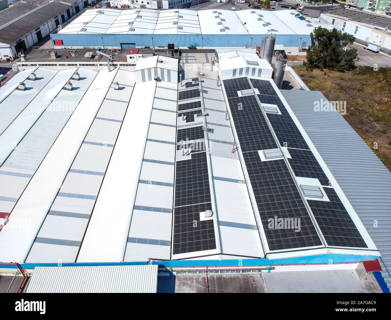 Solar cell factory hi-res stock photography and images - Alamy