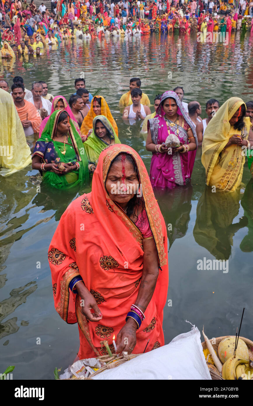 Chhath puja hi-res stock photography and images - Alamy