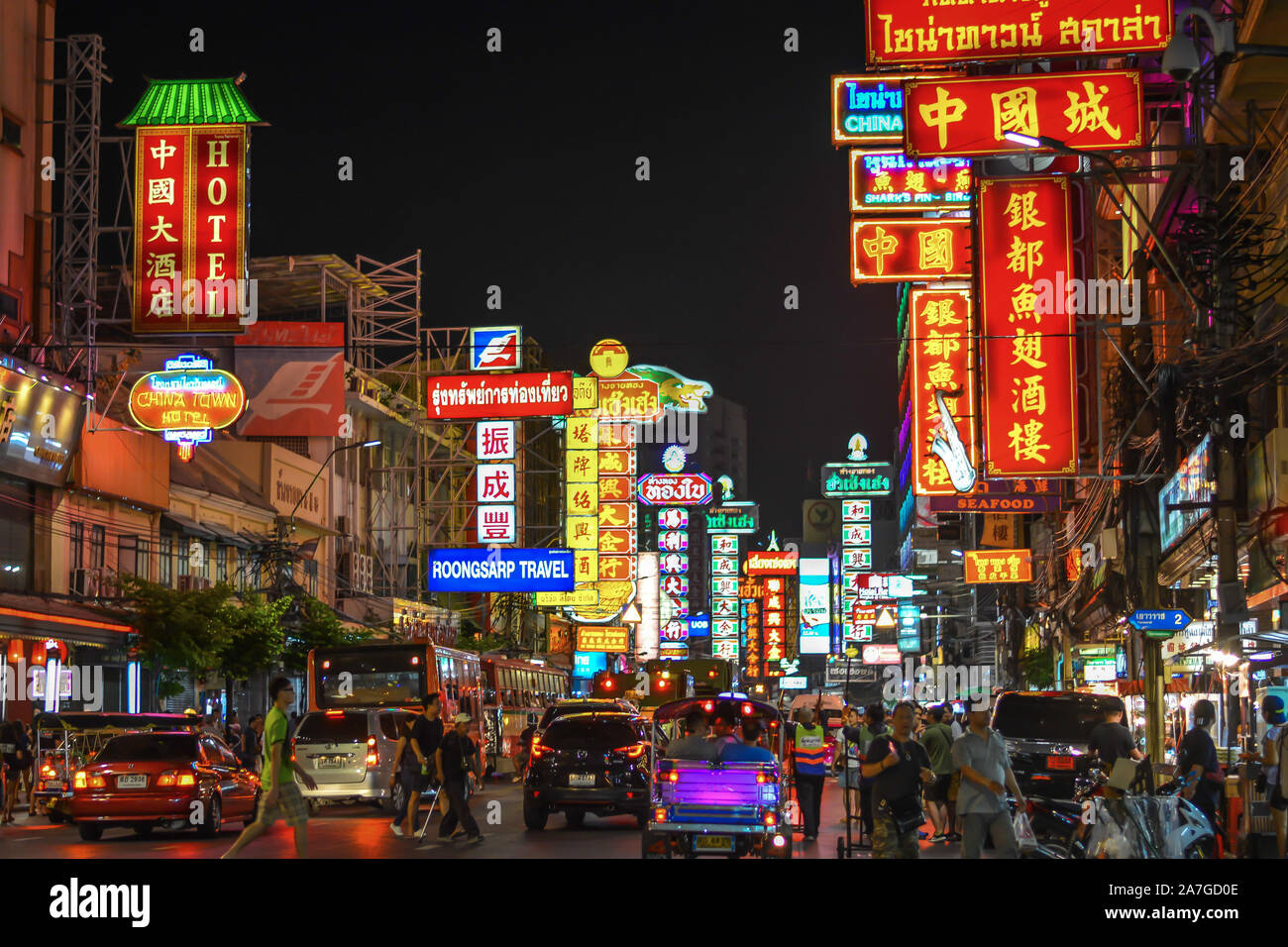 Night crowd neon hi-res stock photography and images - Alamy