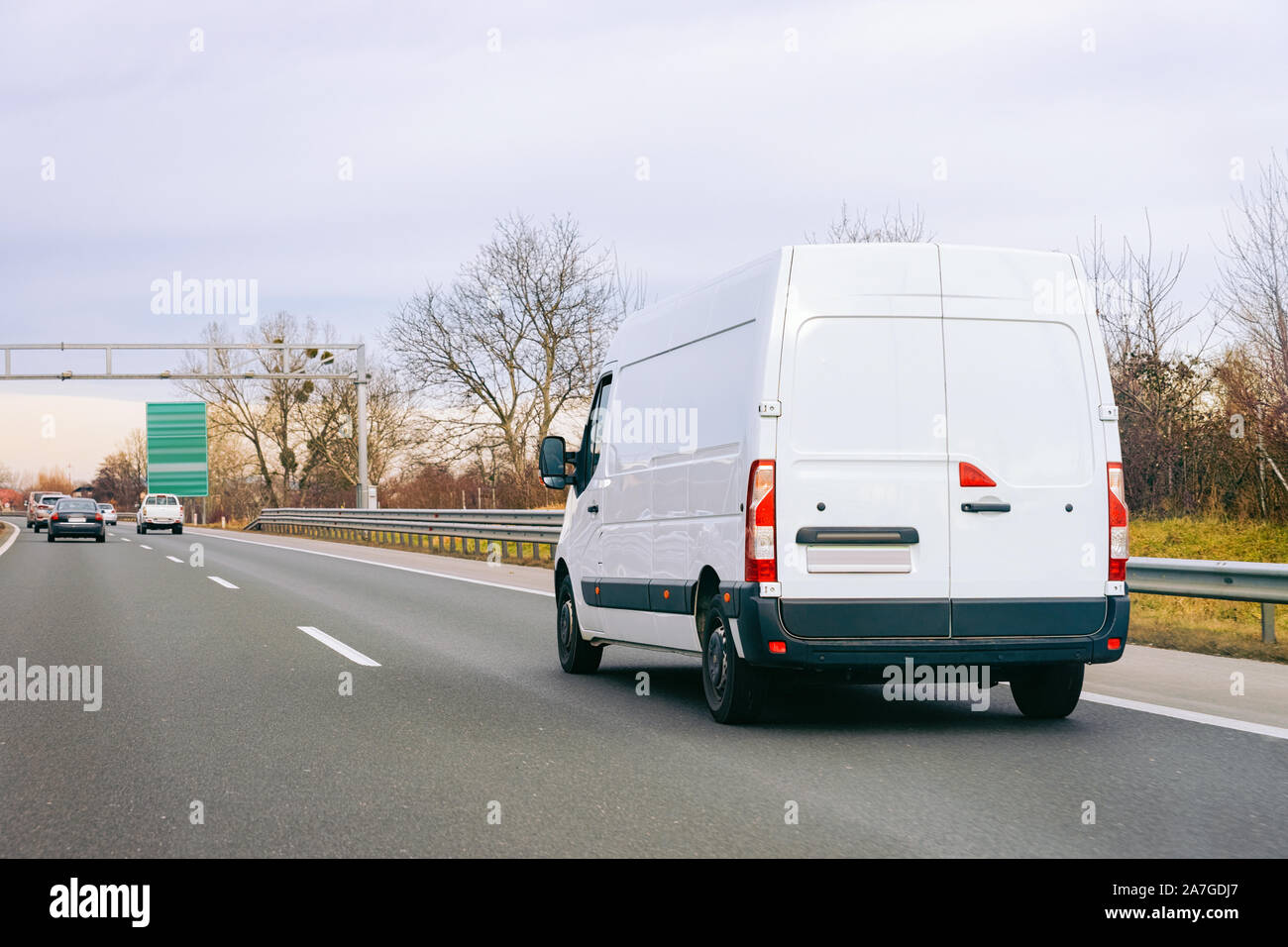 White mini van hi-res stock photography and images - Alamy