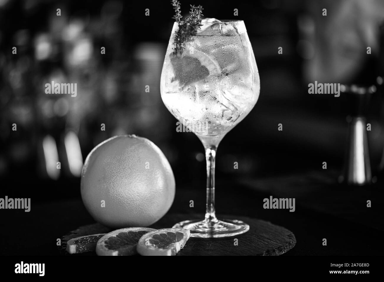 fresh gin tonic beverage with fruits & spices Stock Photo - Alamy