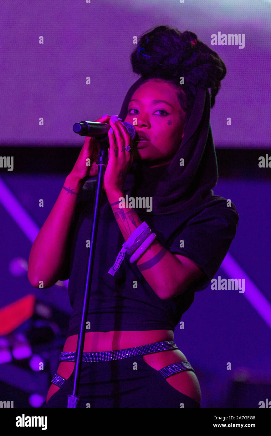 Summer walker singer hi-res stock photography and images - Alamy