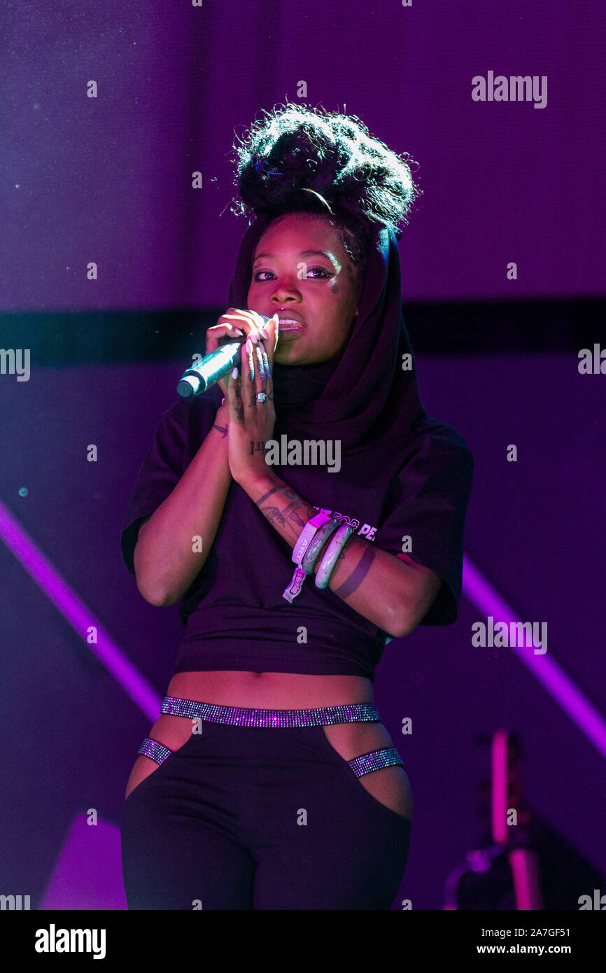 Summer walker singer hi-res stock photography and images - Alamy