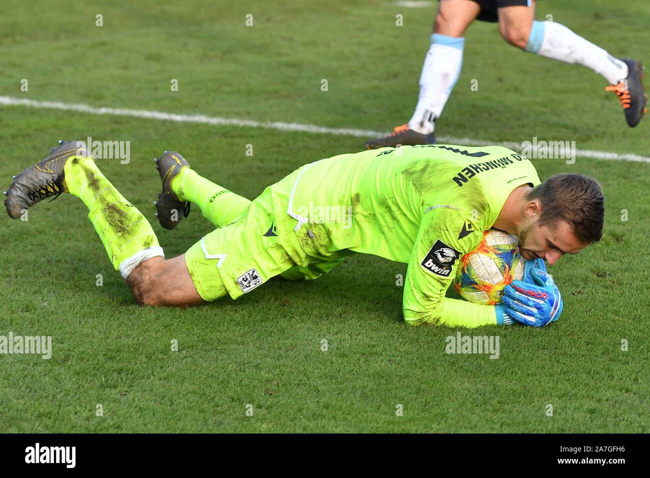 Marco Hiller, goalkeeper (Munich 1860), parade, fangs the ball, action ...