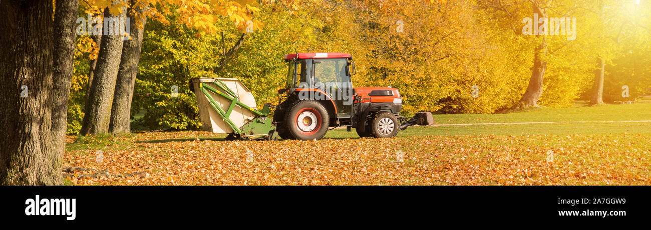 Towed by a tractor hi-res stock photography and images - Alamy