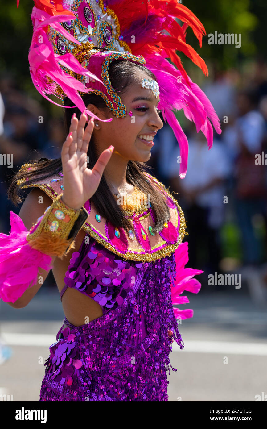 Panamanian traditional dress hi-res stock photography and images - Alamy