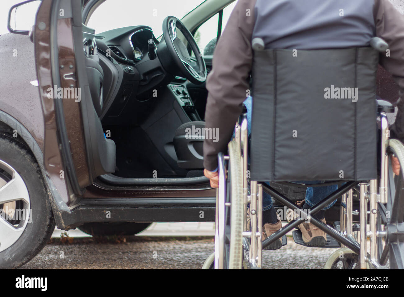 Open car door disabled hi-res stock photography and images - Alamy