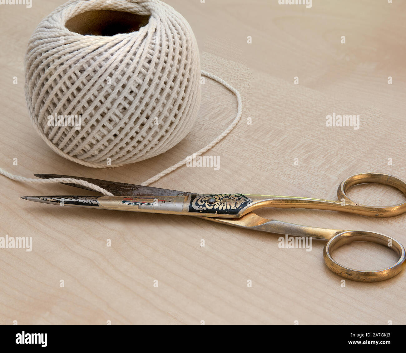 Antique paper scissors hi-res stock photography and images - Alamy