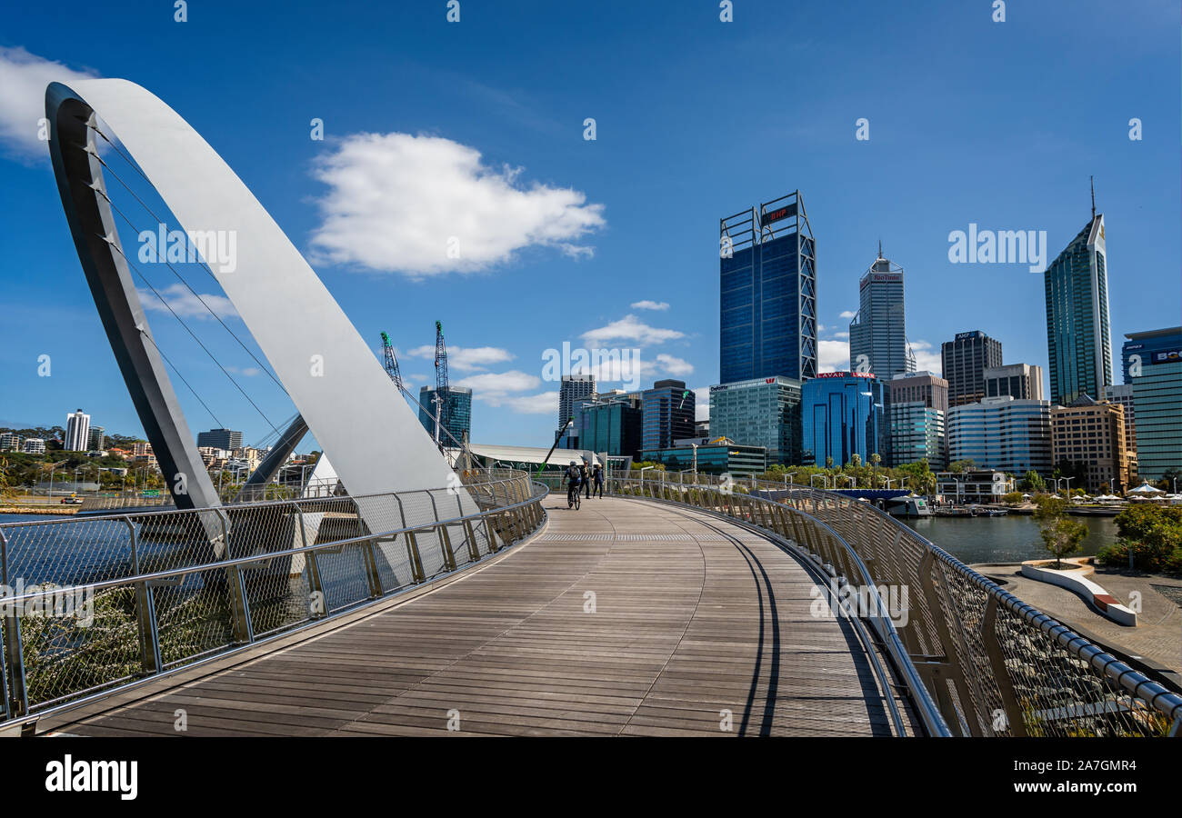 Elizabeth quay pedestrian bridge hi-res stock photography and images ...
