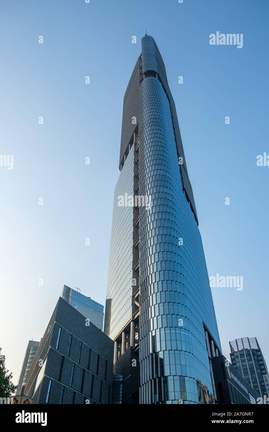 Narrow skyscraper hi-res stock photography and images - Alamy