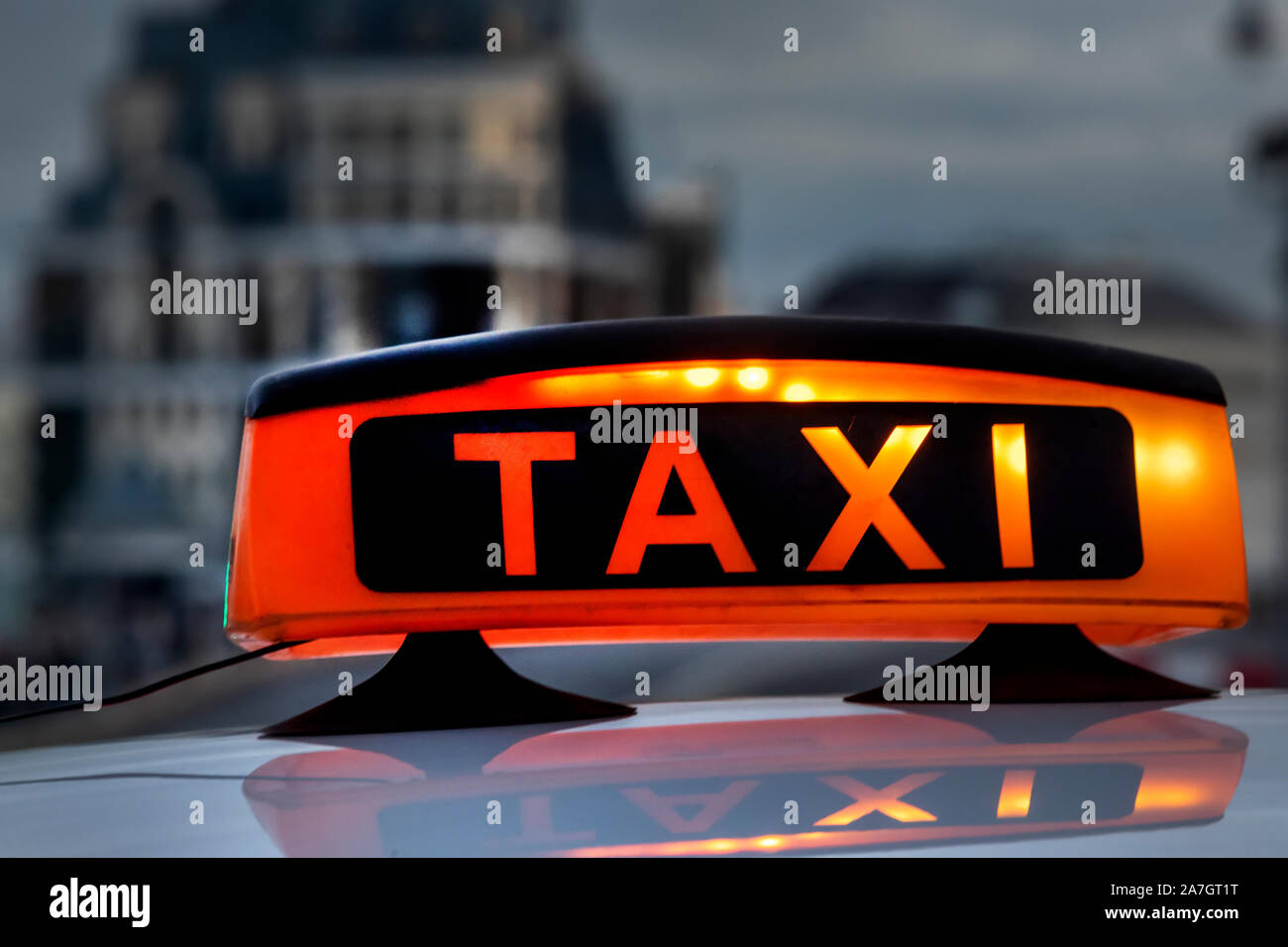 Taxi sign car hi-res stock photography and images - Alamy