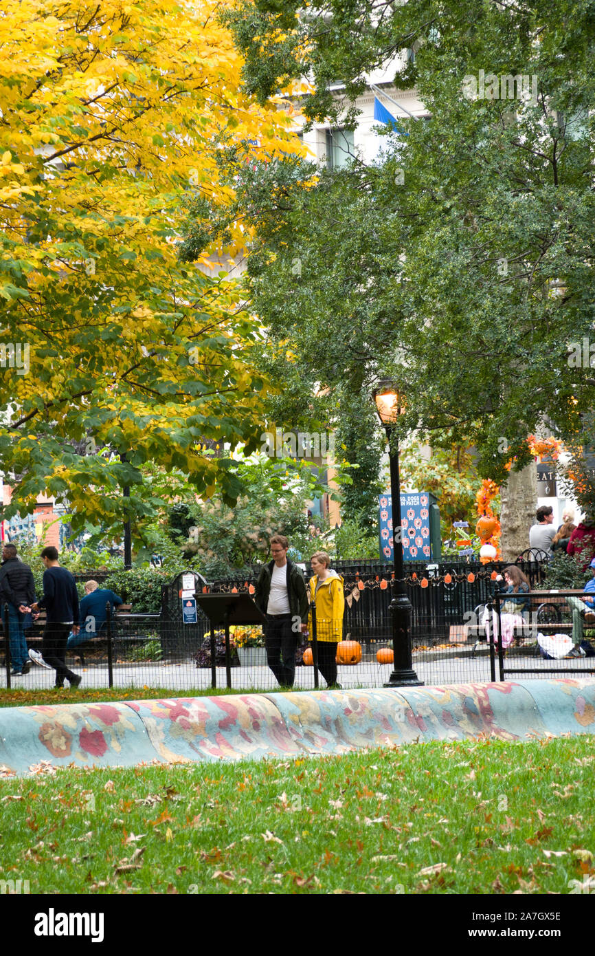 New york fall madison square park hi-res stock photography and images ...