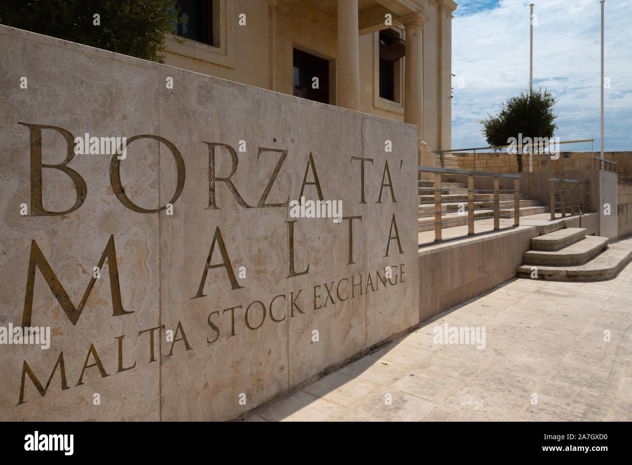 Capital architectural feature hi-res stock photography and images - Alamy