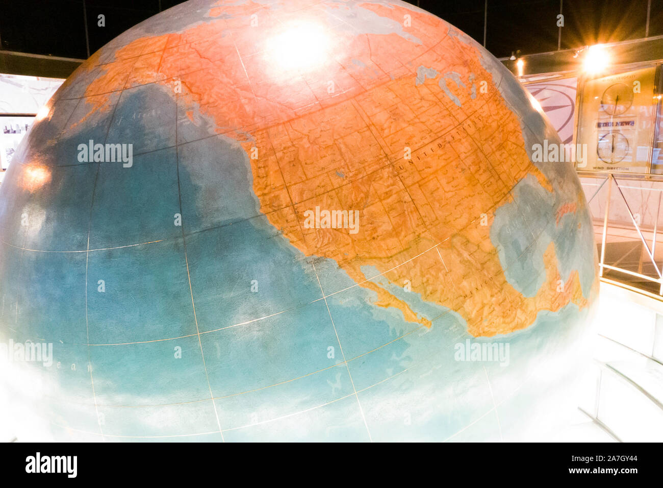 Daily news building new hi-res stock photography and images - Alamy