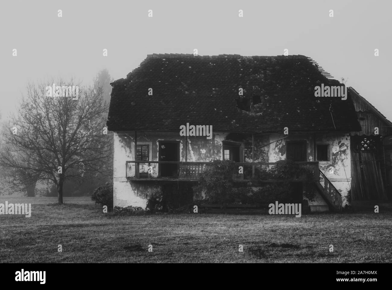 Once beautiful house, decaying Stock Photo - Alamy