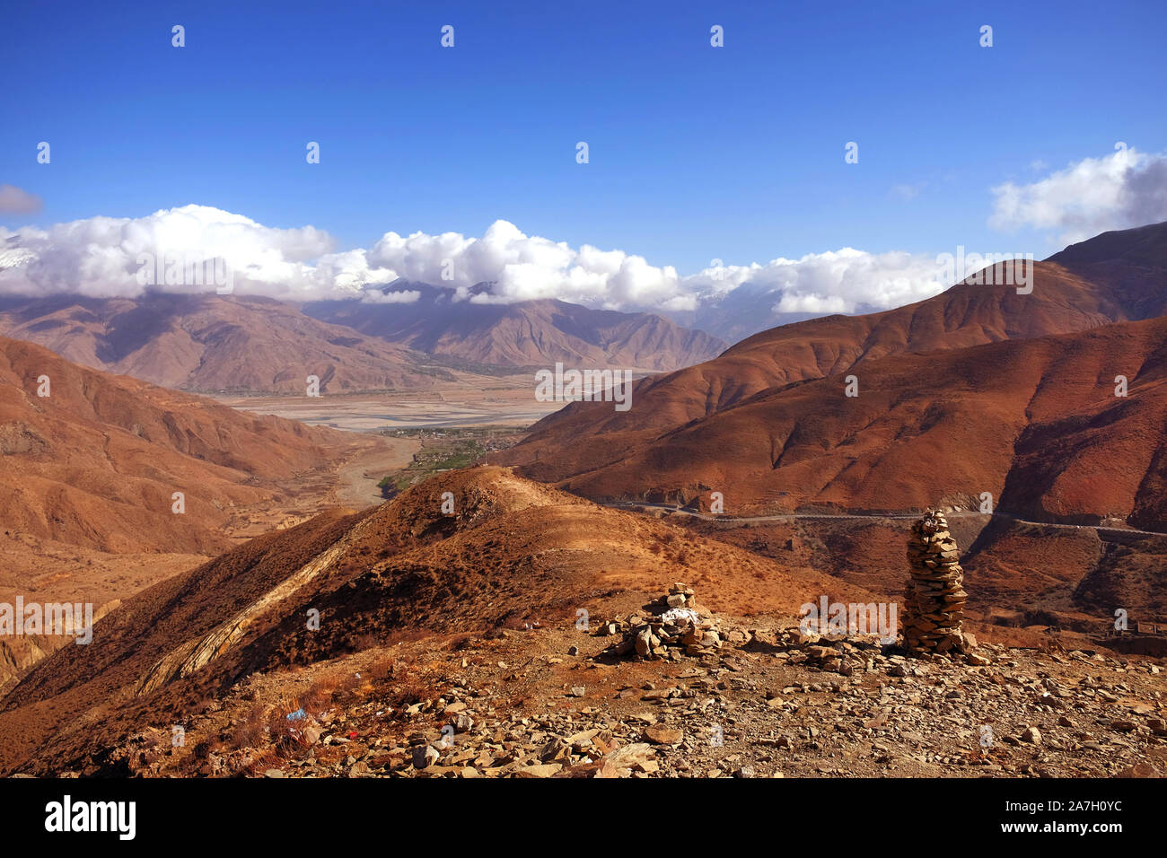 Tibetan plateau mountains hi-res stock photography and images - Alamy