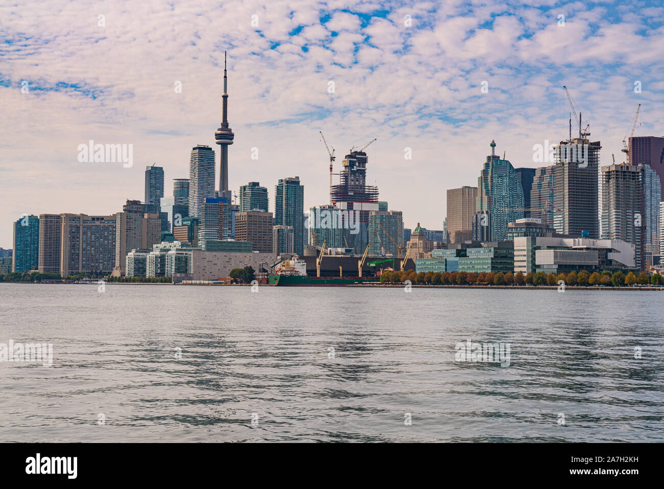 Toronto skyline daytime hi-res stock photography and images - Alamy