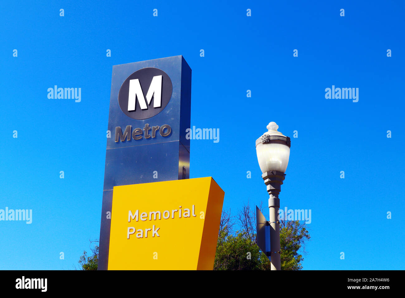PASADENA (California) Memorial Park Metro Rail Gold Line Station Stock ...