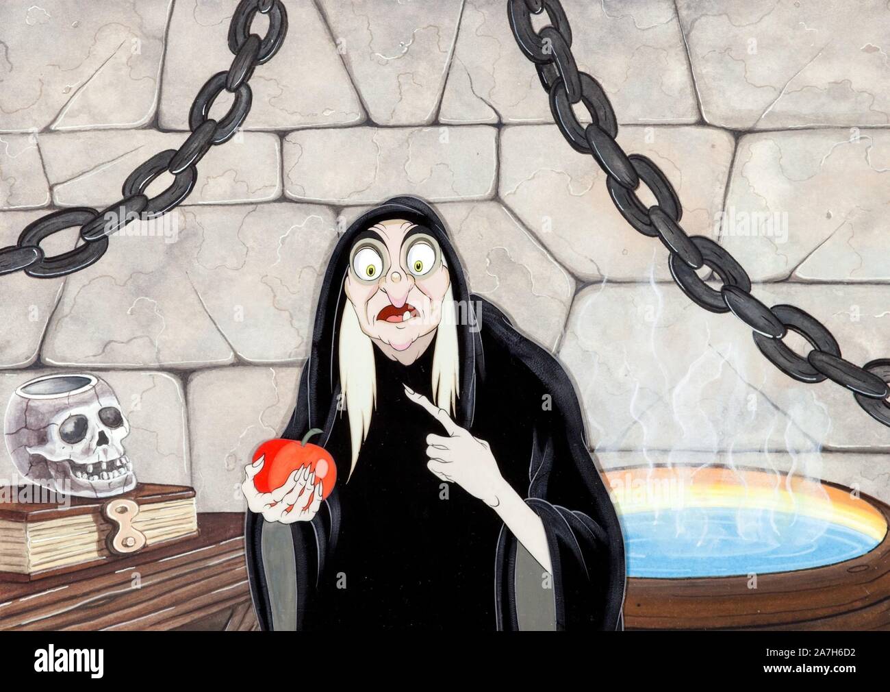 Snow white apple disney hi-res stock photography and images - Alamy