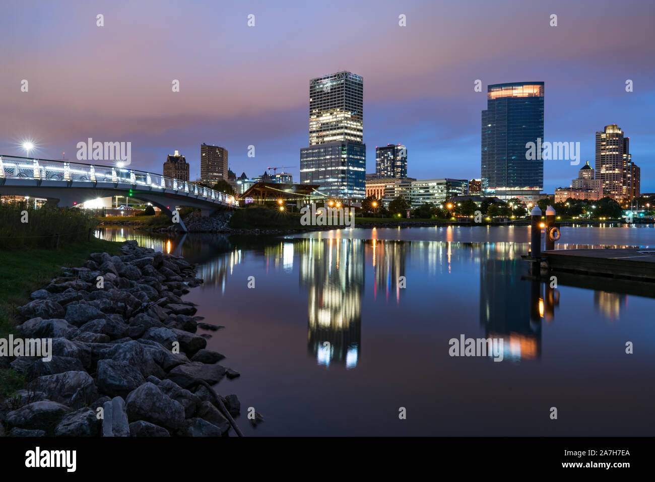 Milwaukee skyline hi-res stock photography and images - Alamy